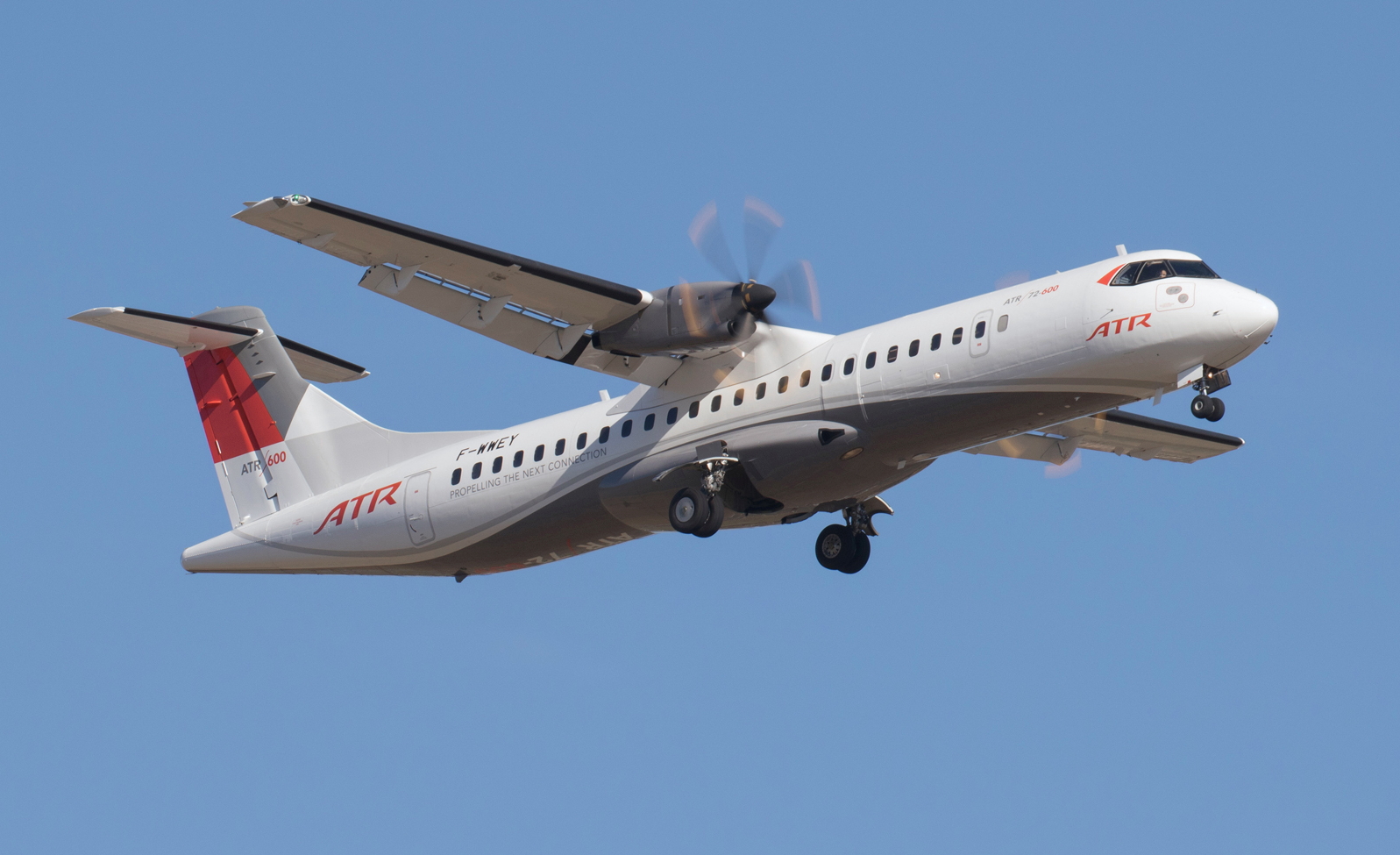 ATR Launches Integrated Cadet Pilot Program with ENAC